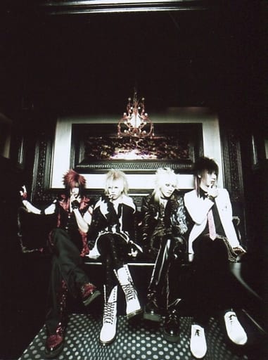 SCREW / Assembly (4 persons) / Body, Sitting, Costume White, Black, Red ...