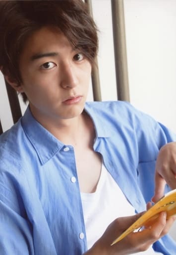 Official photo (male) / actor Yu Inaba / Bust Up / Costume Blue / White ...