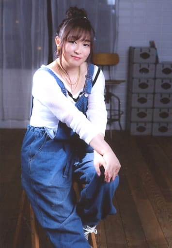 Official photo (female) / voice actor Asami Imai / Whole Body (Tarumi ...