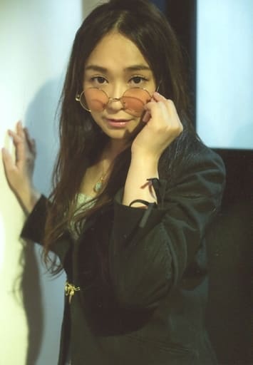 Asami Imai / Upper Body / costume black / white / left facing / right ...