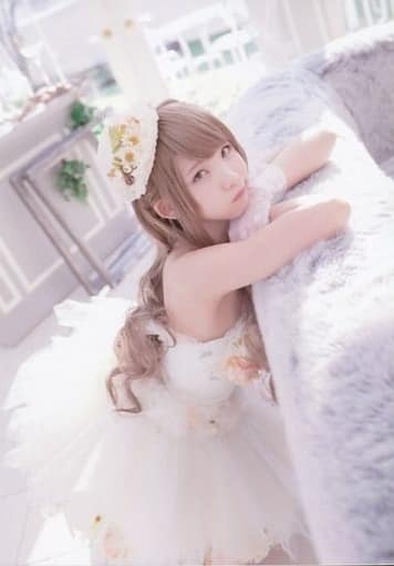 Official photo (female) / cosplayer Enako / Above-the-knee / White Costume / Gloves / Hat ...