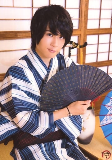 Yuta Higuchi / Kneecap / Sitting / Costume Blue / White / Wafuku ...