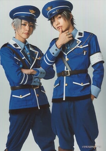 Chiyo YOSHIDA (Soji KAGURAZAKA), Shin'ichiro Ueda (Ren MUNAKATA) / Above-the-knee, Background ...