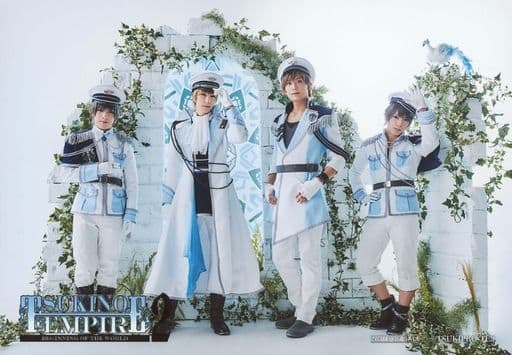 Group (4 People) / Horizontal, Whole body, Plant, "QUELL" / "2.5 ...