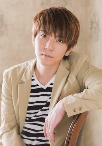 Official photo (male) / actor Yuya Asato / Upper Body / Costume Beige / the dorsum of the left ...