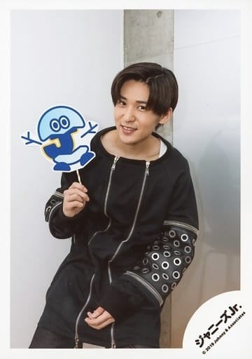 Official photo (Johnnys) / idol / Snow Man Snow Man / Meguro Ren / Above-the-knee / Black ...