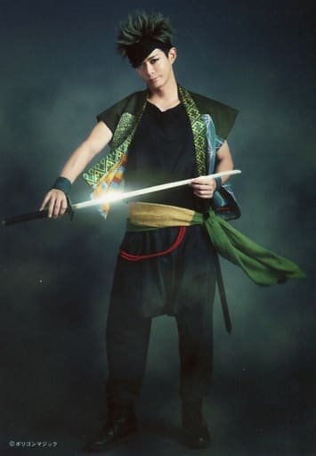 Takuma Sueno (Rat) / Whole body / Costume green / blue / Right hand ...