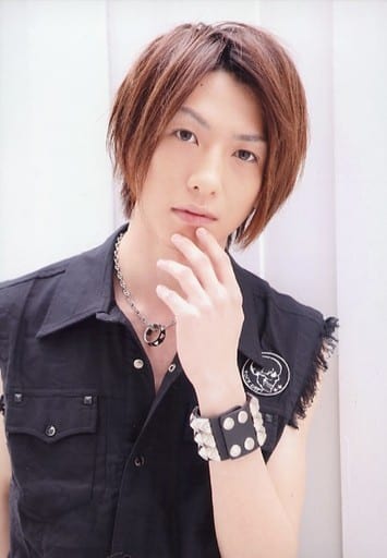 Hiroki Suzuki / Bust up / Costume black / Left hand chin / Mouth closed / Background white ...