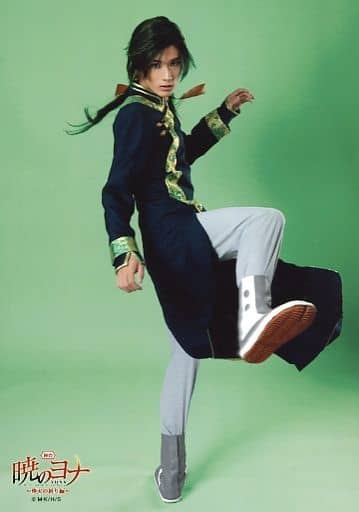 M!LK / Jtaro Yamanaka (Jae-ha) / Whole body, Right side, Right foot up ...