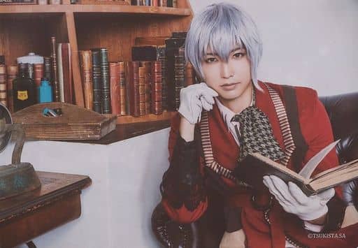 Taka (Shimotsuki Hayabusa) / horizontal, upper body, sitting, left-hand ...