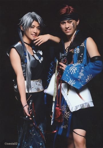 Shin'ichiro Ueda (Ren MUNAKATA), Hibiki WATANABE (Nozomu Nanase) / Above-the-knee, Background ...