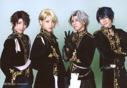 Official photo (male) / actor Gathering (4 persons) / Horizontal, Kneeling, Stage Costume ...