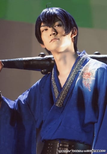 Official photo (male) / actor Masanari Wada (Karamatsu) / Live Photo / Upper Body / Costume Blue ...