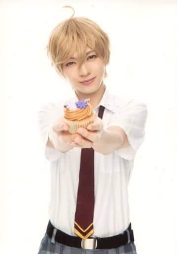 Official photo (male) / actor Yu Miyazaki (Mahaku Tomoya) / Hizaue ...