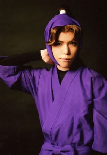 Junpei Mitsui (Mikiemon TAMURA) / upper body, purple costume, right ...