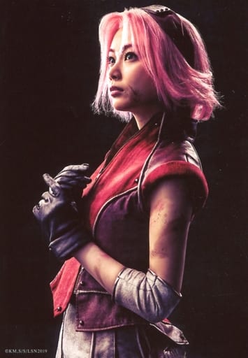 Official photo (female) / actress Yui Ito (Sakura Haruno) / Background ...