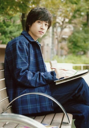 Nichika Akutsu / Kneecap / Sitting / Costume blue / Check pattern ...