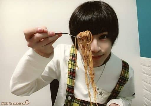 Official photo (male) Nichika Akutsu / Horizontal, Bust Up, Sitting ...