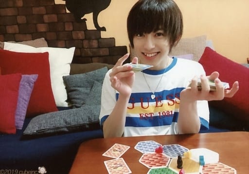 Official photo (male) Nichika Akutsu / Horizontal, Bust Up, Sitting ...