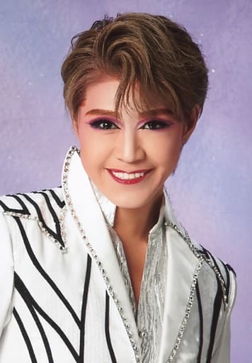 Official photo (female) / Takarazuka Revue (star group) / actress Takarazuka Revue (Star Troupe ...