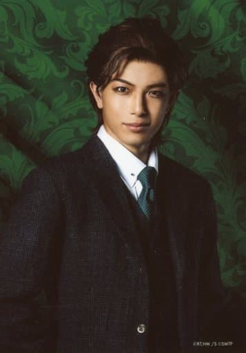 Yusuke Seto (Albert ・ Professor Moriarty) / upper body ・ right facing ...