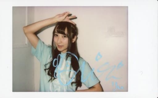 Free Play / Airi Kamiya / with handwritten signature / Horizontal / Upper Body / Clothes Light ...