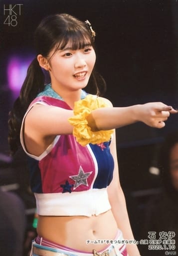 Ai Seki / Live Photo / Upper Body / Costume Pink / Blue / White / fingers of the right hand ...