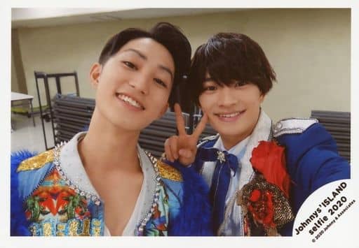 Johnnys Jr. / Ryo Hashimoto ・ 浮所 飛貴 / horizontal ・ bust up ・ costume white ・ blue ・ smile ...