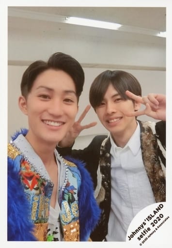 Johnnys Jr. / Ryo Hashimoto, Rei Yahana / Upper body, costume blue ...