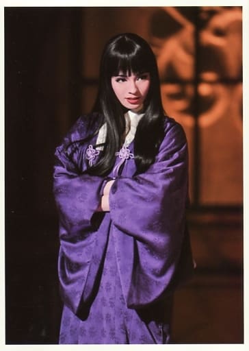 Official photo (female) / Takarazuka Revue (Yuki-gumi) / actress Takarazuka Revue (Yuki Gumi ...