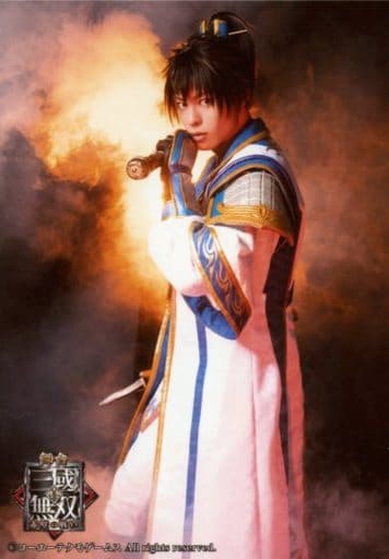 Official photo (male) / actor Yuya Uno (Man Chong) / Above-the-knee, Both Hands Weapon, Left ...