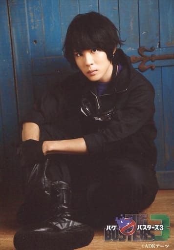 Yuta Higuchi (Rokuro Midorikawa) : Full body, sitting, costume black ...