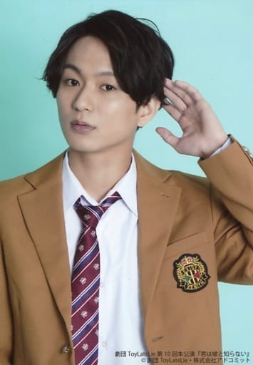 Official photo (male) / actor Toru Yamaki / Upper Body / Costume Brown ...