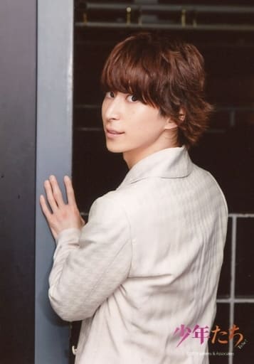 Snow Man / Daisuke Sakuma / Bust up / Costume white / Left facing ...