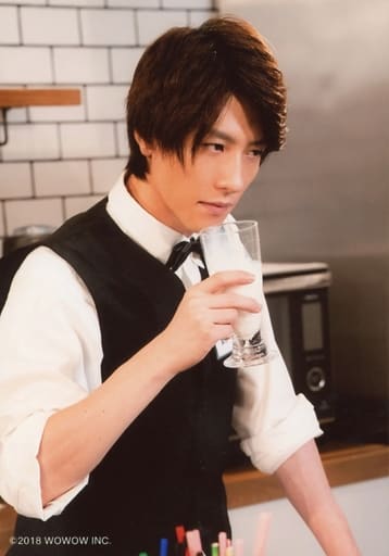 Official photo (male) / actor Hiroki Suzuki / Upper Body / Costume Black / Right Direction ...