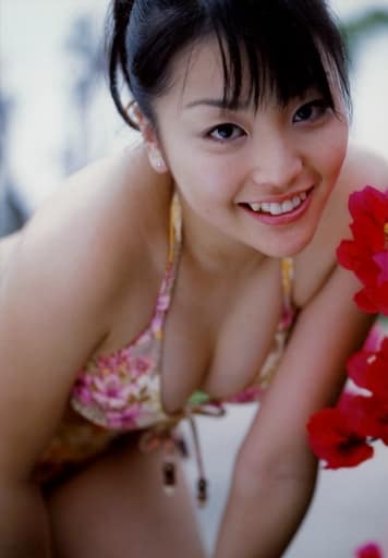 Official photo (female) / Gravure idol Yarita Ayano / Above the Knee / Swimsuit Beige / Pink ...