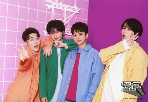 Zone / Group (4 people) / Horizontal ・ Above knees ・ Marius right hand ...