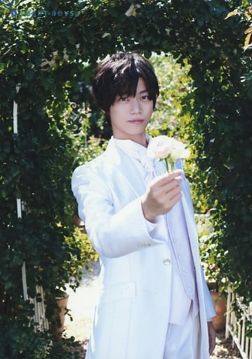 Kensuke Takahashi / Above-the-knee ・ Costume White ・ Right Facing ・ Right Flower ・ Plants ...