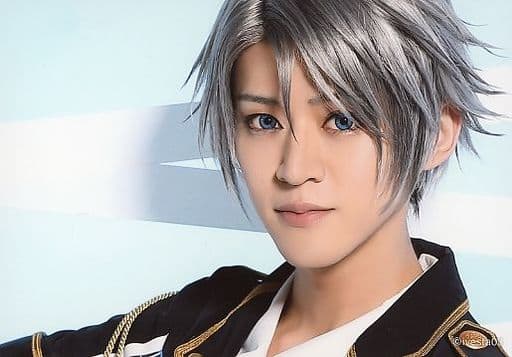 Shin'ichiro Ueda (Ren MUNAKATA) / horizontal type, face up, stage costume, background light blue ...