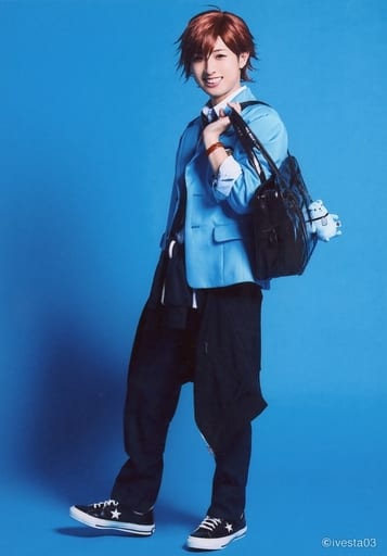 Official photo (male) / actor Ryusei HOTTA (Sora OHARA) / Full body / background light blue ...