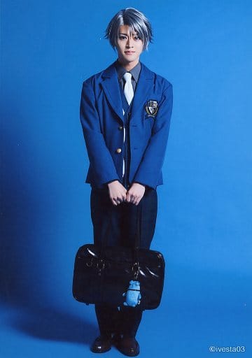 Official photo (male) / actor Shin'ichiro Ueda (Ren MUNAKATA) / Full body, background blue ...