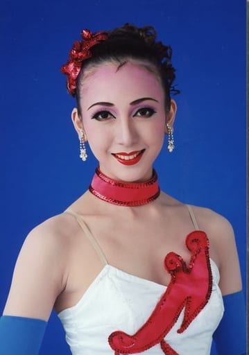 Official photo (female) / Takarazuka Revue (star group) / actress Takarazuka Revue (Star Troupe ...