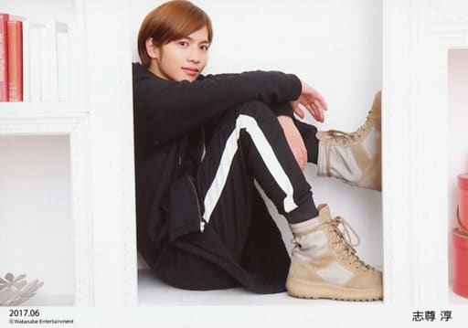 D2 / Jun Shison / Horizontal Type / Whole Body / Sitting / Costume ...