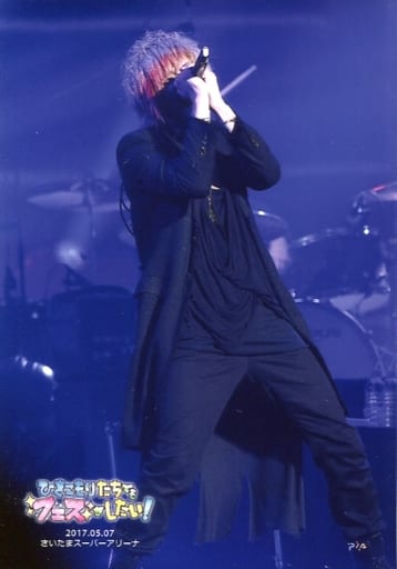 Official photo (Male) / Singer Mafumafu / Live Photo / Above the Knee ...