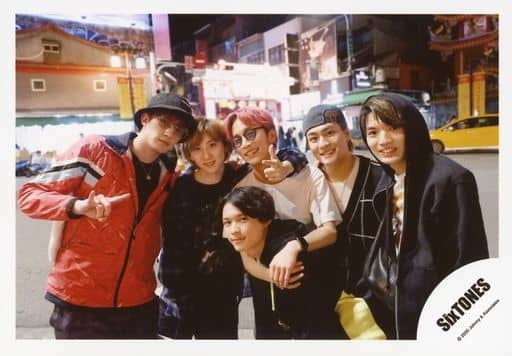 Official photo (Johnny's) / idol / SixTONES SixTONES / Gathering (6 people) / Horizontal, Knee ...