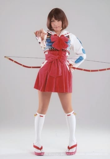 Yukie Kawamura (Tsuru-hime) / Whole Body / fingers of the right hand ...