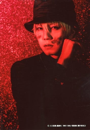 Official photo (male) / actor Yuya Asato (Foyn-Lee) / Bust Up, Light Red, Character shot / Stage ...