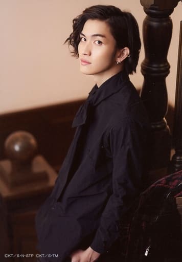 Masahiro Kawakami (Akutsu Jin) / Knee-up, sitting, suit, plain clothes ...