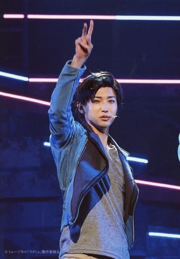 Taka (ripple 朔也) / Live Photo / Above Knee / Body Facing Right / Right ...