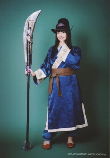 Official photo (female) / voice actor Sumire Uesaka / Whole Body ...